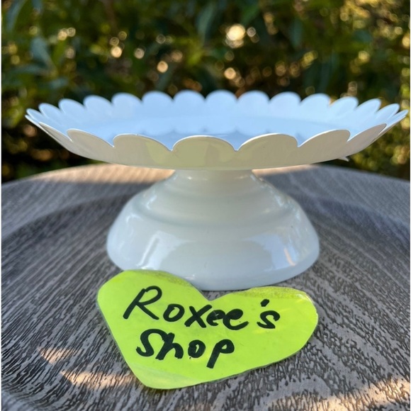 Accents | Farmhouse White Scalloped Metal Pedestal Riser | Poshmark